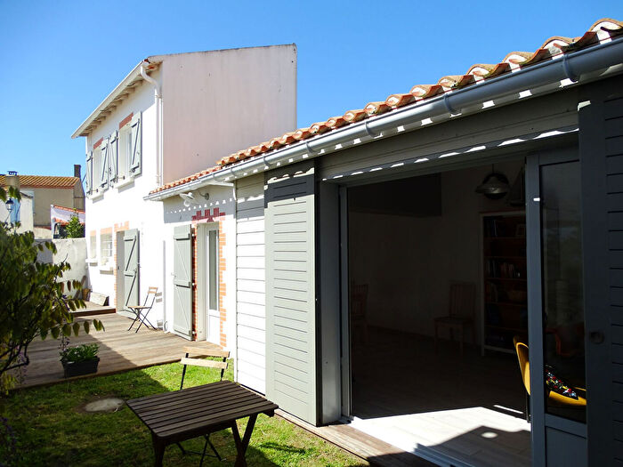 Maison à louer - Saint-Gilles-Croix-de-Vie - 4 pièces - 3 chambres