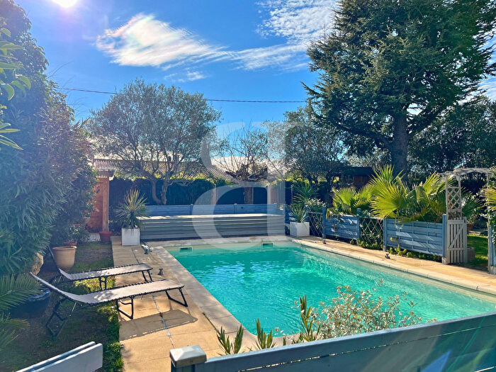 Maison à vendre - Carpentras, Est - 6 pièces - 5 chambres