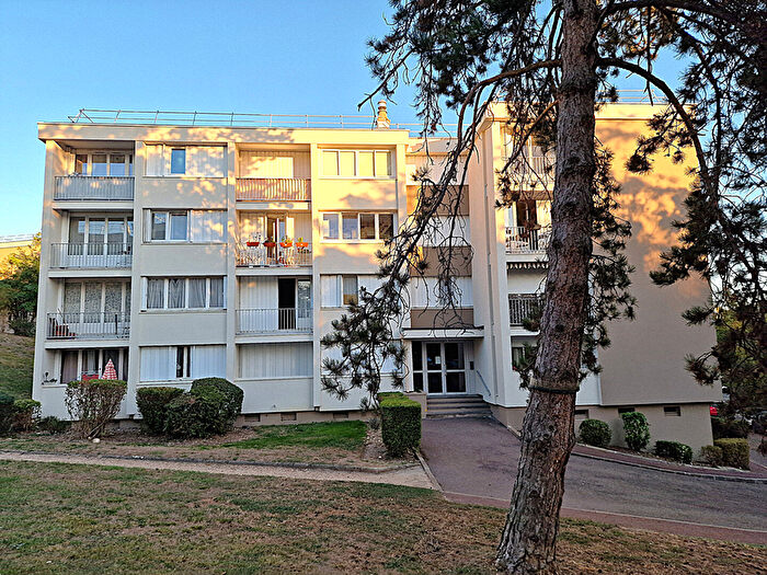 Carrières-sur-Seine, Centre historique : Appartement 1 pièce à louer
