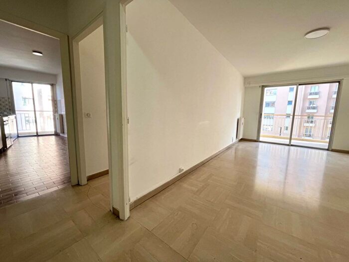 Appartement à louer - Magnan, Nice - 3 pièces - 3 chambres