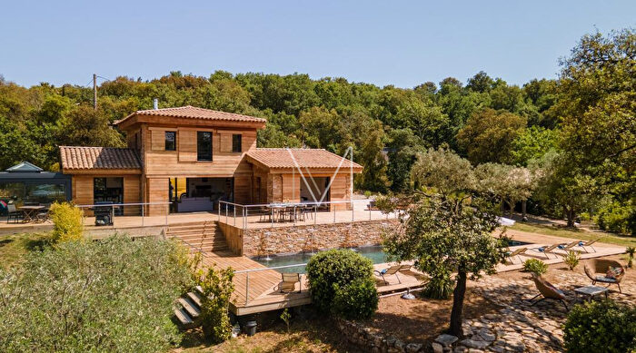 Maison à vendre - Le Plan-de-la-Tour - 6 pièces - 4 chambres