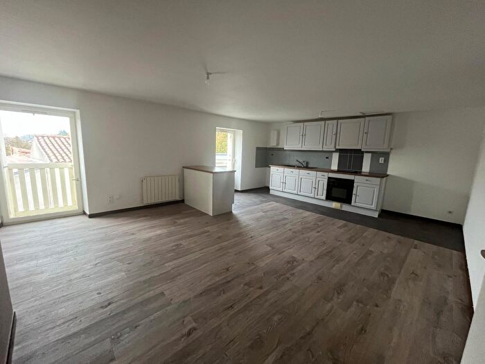 Maison à louer - Pouzauges - 3 pièces - 2 chambres