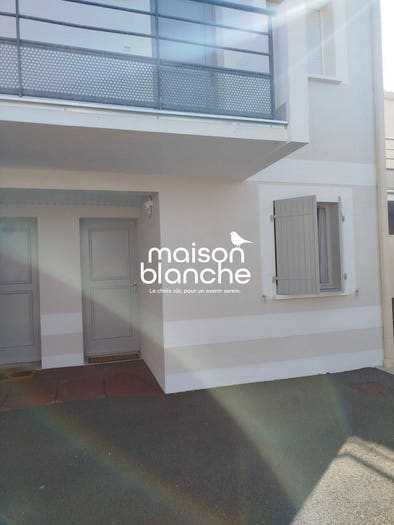 Est, Surgères : Appartement 2 pièces à louer