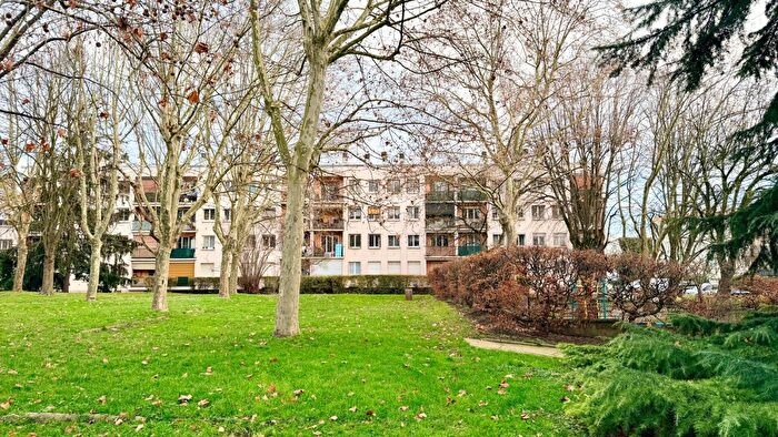 Appartement 5 pièces à Saint-Denis, Romain Rolland, à vendre
