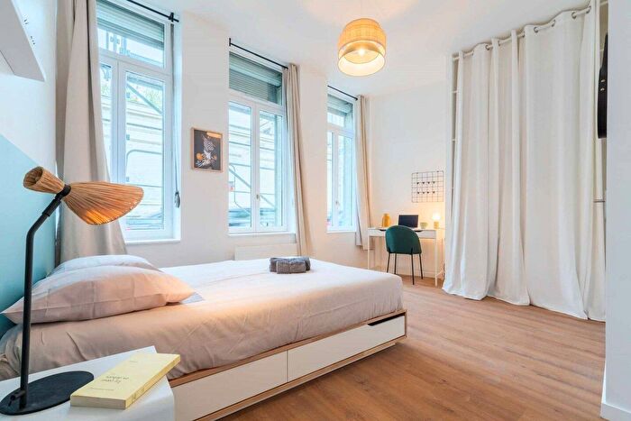 Appartement à louer - Centre-Neuf Bourg-Quesnoy-Delsaux-Musée-Cannoniers-Gare, Valenciennes - 1 pièce