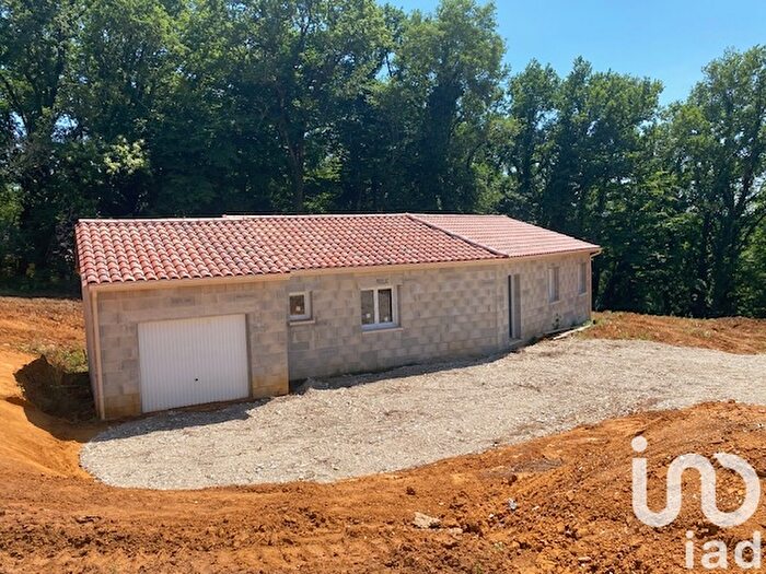 Maison à vendre - Saint-Amand-de-Coly - 1 pièce - 3 chambres