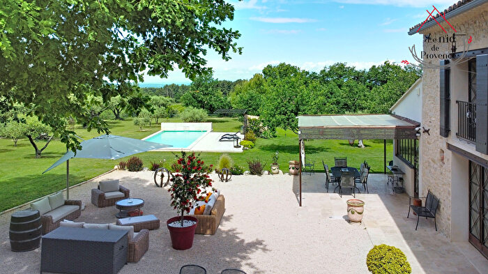 Pernes-les-Fontaines : Maison 5 pièces à vendre