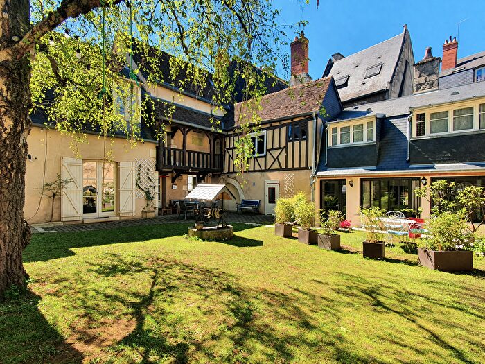 Maison 9 pièces à Bourges, Centre-ville, Charlet, Lahitolle, Pignoux, Sembat, à vendre