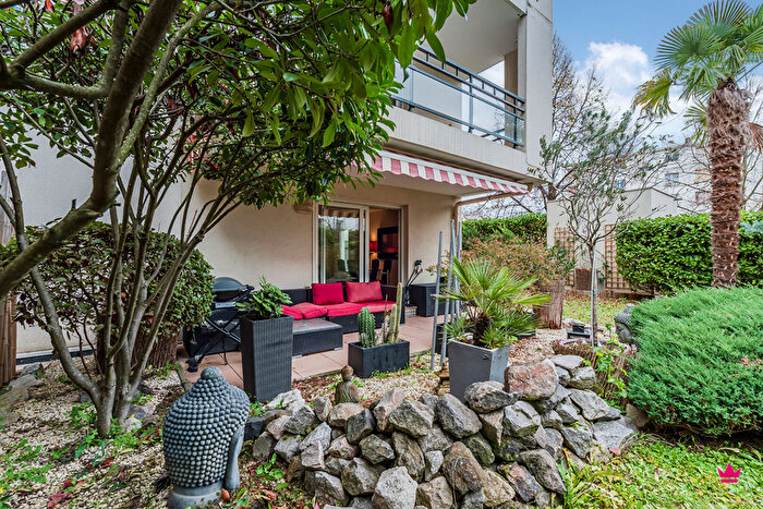 Appartement à vendre - Décines-Charpieu, Centre-ville - 3 pièces - 2 chambres