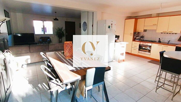 Maison à louer - Châteaugiron - 4 pièces - 3 chambres