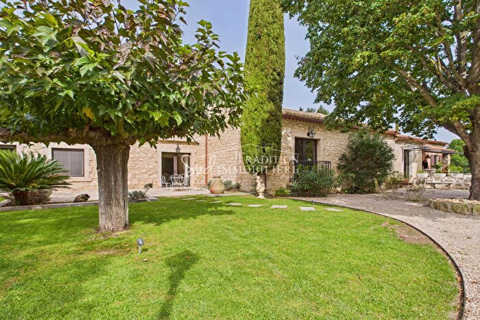 Maison 7 pièces à Mollégès, à vendre