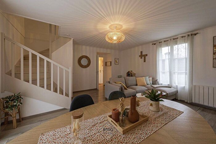 Maison à louer - Magny-le-Hongre - 4 pièces - 3 chambres