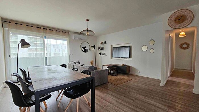 Appartement à louer - Grand Parc, Bordeaux - 5 pièces - 4 chambres