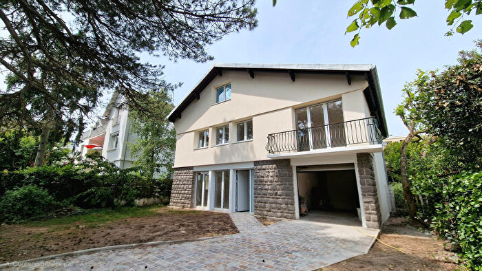 Maison à vendre - Garches, Centre-ville, Mairie - 10 pièces - 6 chambres