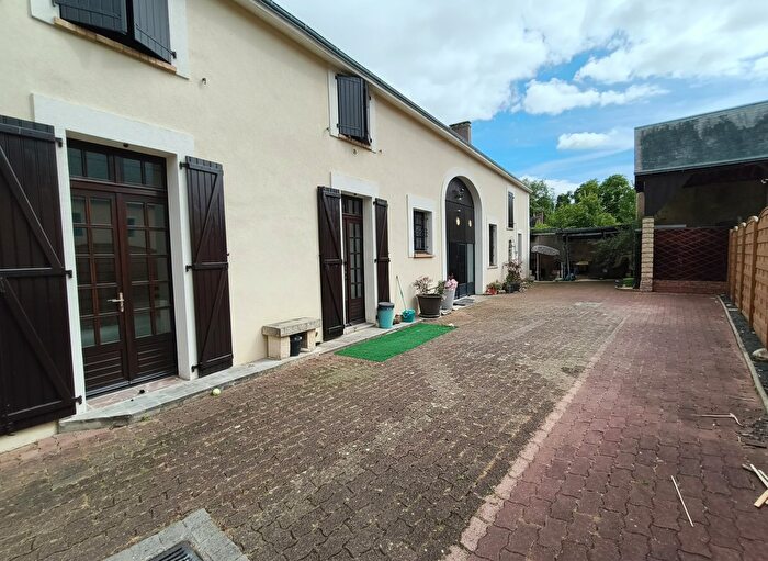 Maison 10 pièces à vendre à Marçon