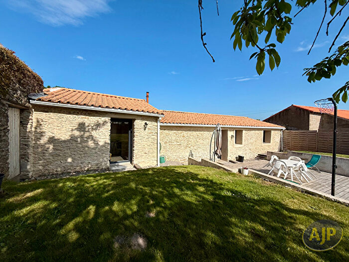 Maison 4 pièces à vendre à Saint-Même-le-Tenu