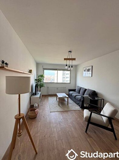 Appartement à louer - Berliet-Gare-Garibaldi, Saint-Priest - 1 pièce - 2 chambres