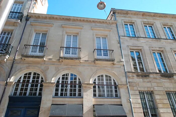 Appartement à louer - Bordeaux, Quinconces, Grands Hommes, Tourny - 2 pièces - 2 chambres