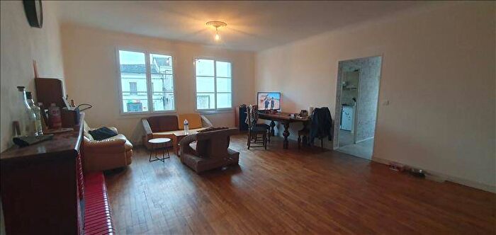 Maison à louer - Ruffec - 4 pièces - 3 chambres