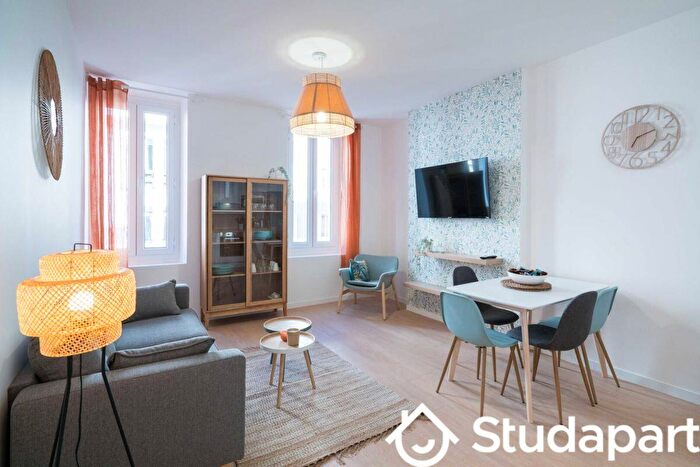 Appartement à louer - Place dArmes, Toulon - 1 pièce - 1 chambre