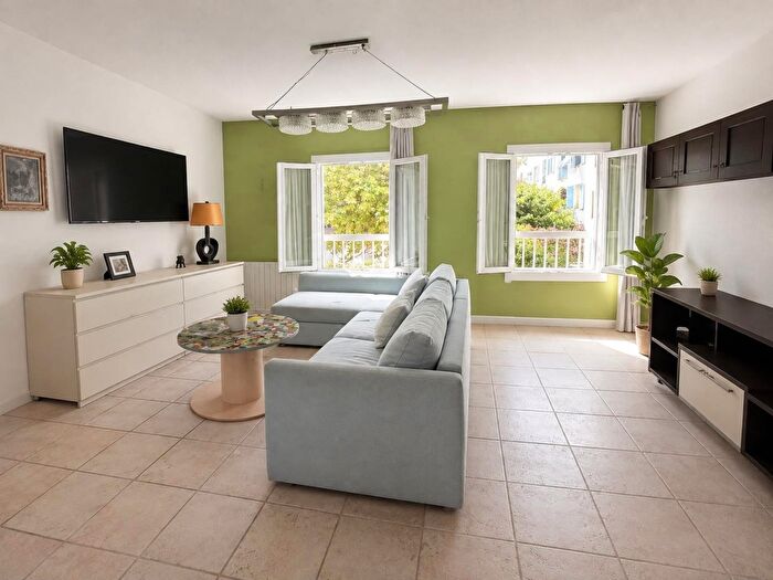 Cogolin, Centre-ville, Subeiran, Pas de Grimaud : Appartement 4 pièces à vendre