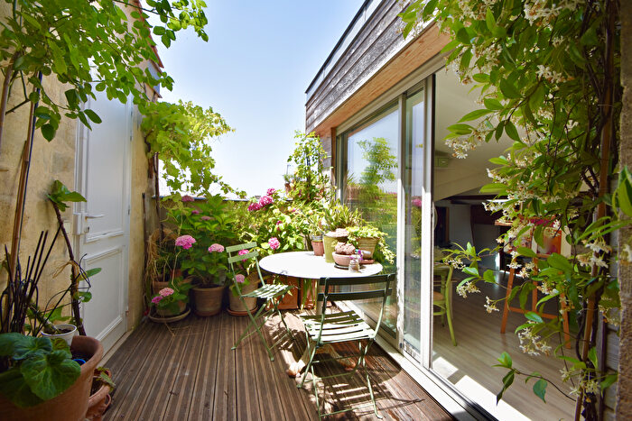 Appartement à louer - Bordeaux, Capucins, Saint-Michel - 4 pièces - 2 chambres