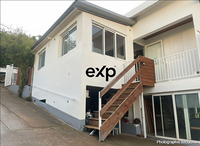 Maison à vendre - Le Tampon, Terrain Fleury, La Pointe - 8 pièces - 5 chambres