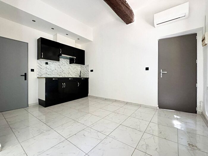 Appartement à louer - Nîmes - 2 pièces - 1 chambre