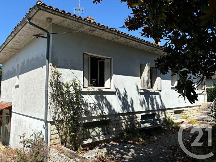 Maison à vendre - Montpon-Ménestérol - 5 pièces - 4 chambres