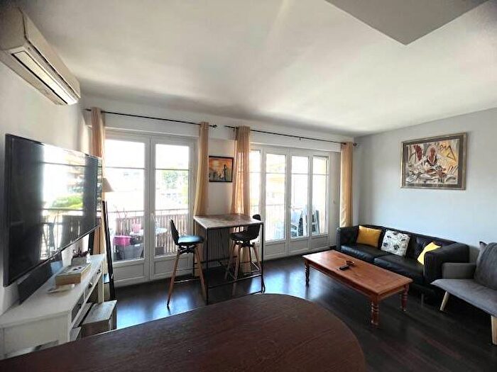 Appartement à louer - Les Plans, St Laurent du Var - 1 pièce