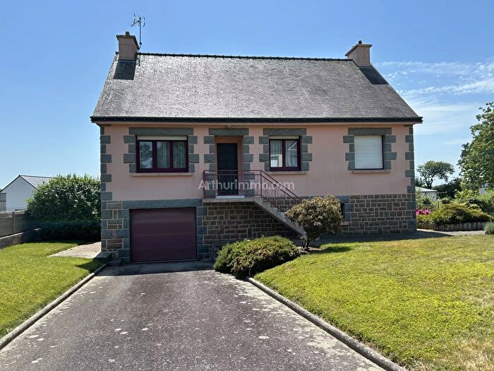 Maison 8 pièces à vendre à Saint-Hervé