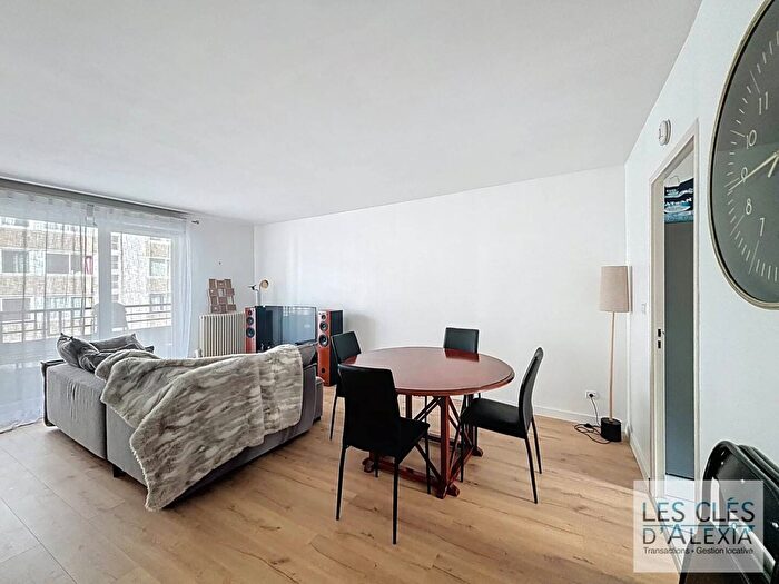 Appartement à louer - Guillotière, Lyon ème arrondissement - 3 pièces - 2 chambres