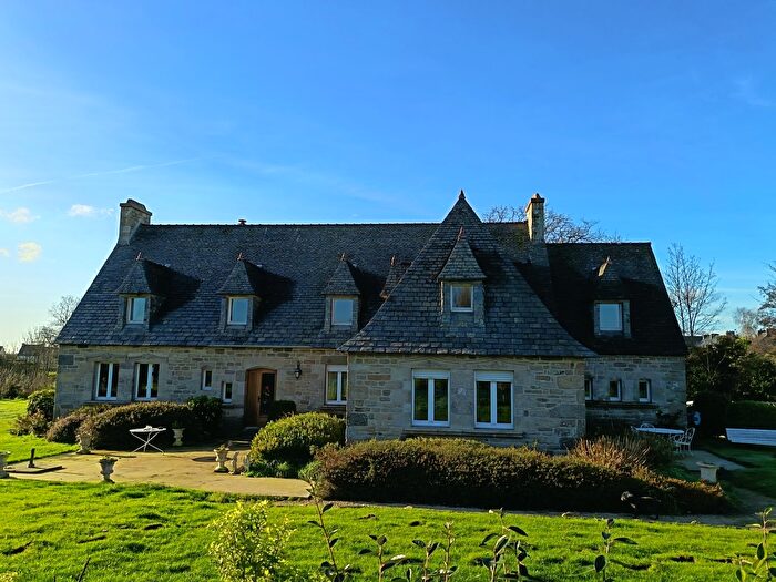 Maison à vendre - Landivisiau - 12 pièces - 6 chambres