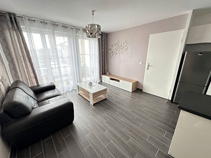 Appartement à louer - Domaine dArmainvilliers, Ozoir-la-Ferrière - 2 pièces - 1 chambre