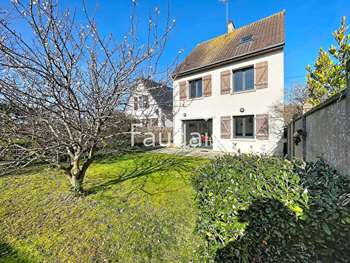 Maison à vendre - Agon-Coutainville - 7 pièces - 5 chambres