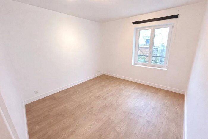 Appartement à louer - Nord Ouest, La Ferté-sous-Jouarre - 3 pièces - 2 chambres