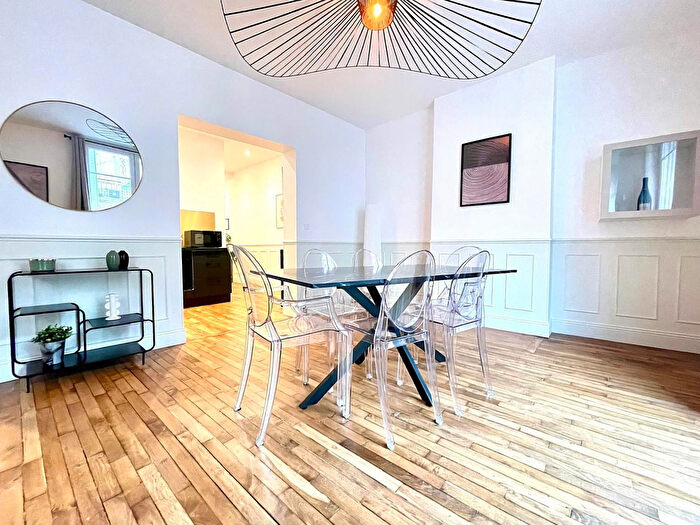 Appartement à vendre - Reims, Centre-ville - 4 pièces - 2 chambres