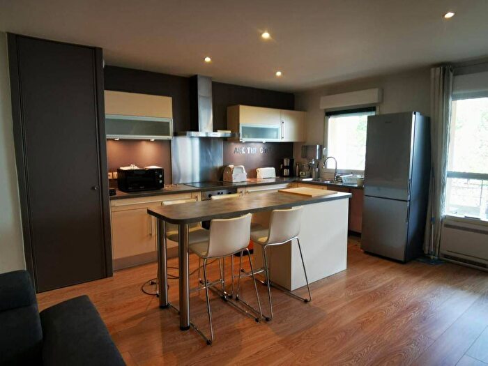 Appartement à louer - Le Monteil-Paul Montagne, Pessac - 4 pièces - 3 chambres