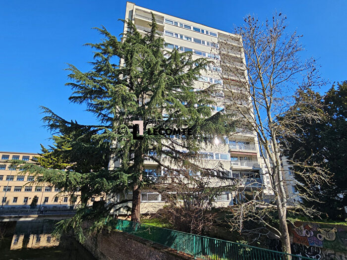 Appartement à vendre - Quartiers Centre, Saint-Hélier, Gare - 4 pièces - 2 chambres