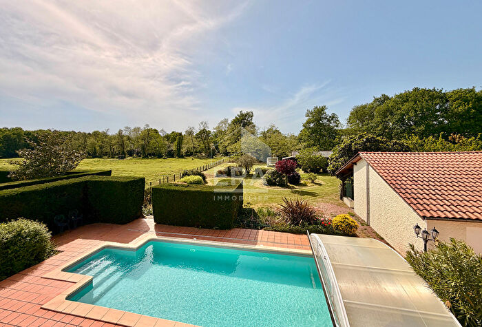 Maison 8 pièces à Salles, à vendre