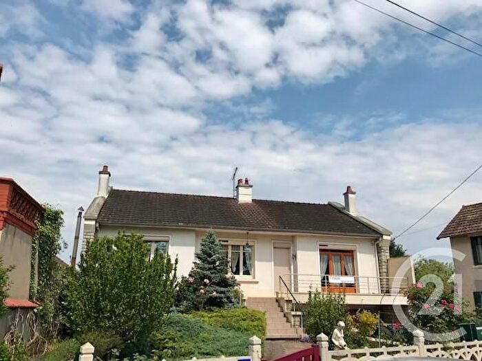 Maison à vendre - Sancoins - 5 pièces - 4 chambres