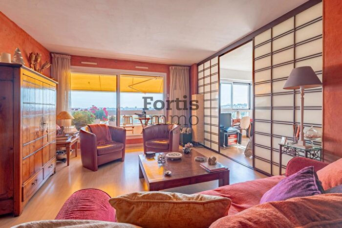 Appartement à vendre - Issy-les-Moulineaux, Les Epinettes, Le Fort, Les Hauts dIssy - 4 pièces - 3 chambres