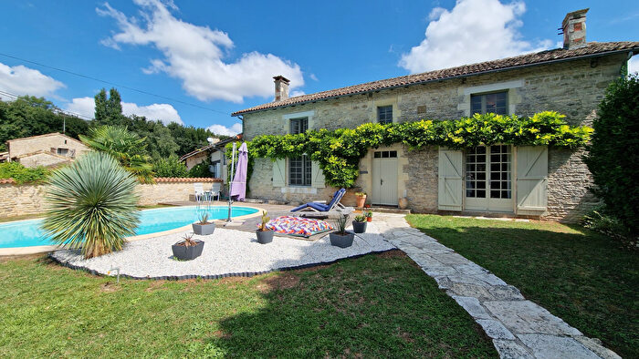 Maison 7 pièces à Messé, à vendre