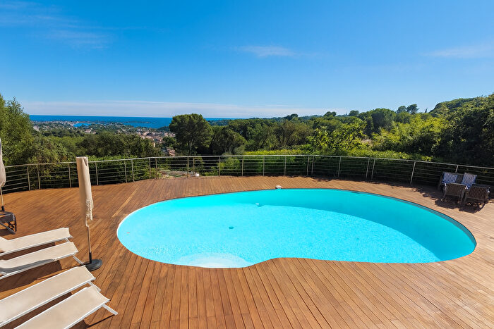 Maison à vendre - Vallauris, Les Issarts, Subreville - 6 pièces - 4 chambres