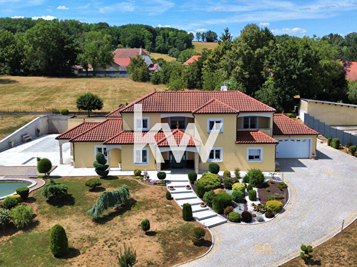 Maison 10 pièces à Lavernay, à vendre