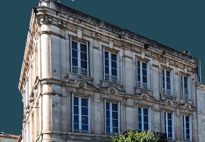 Maison à vendre - Cognac, Centre-ville, Gare - 14 pièces - 6 chambres