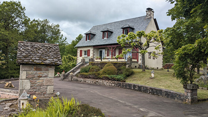 Maison à vendre - Albussac - 6 pièces - 4 chambres