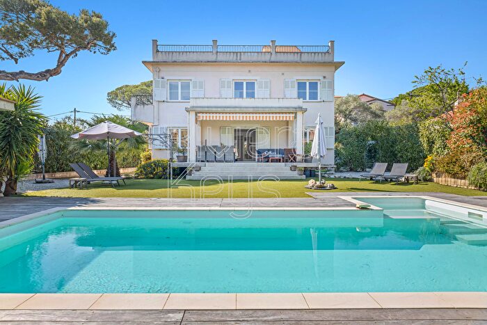 Maison à vendre - Antibes, Antibes-les-Pins, Trianon, Le Fournel, Peyregoue - 8 pièces - 7 chambres