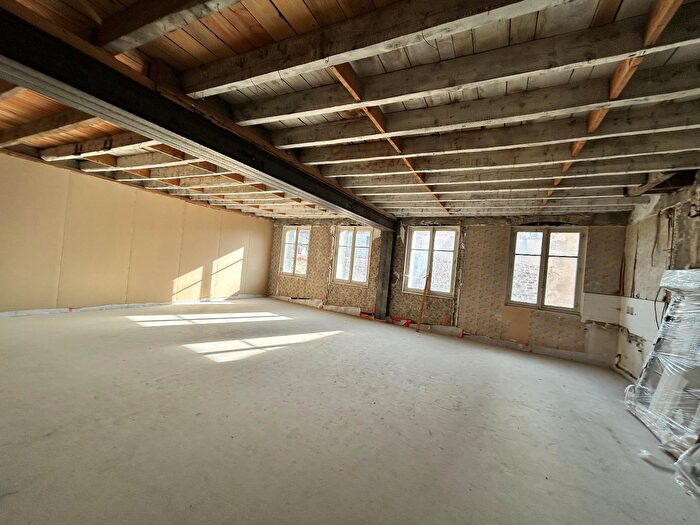 Saint-Bonnet-le-Château : Appartement 1 pièce à vendre