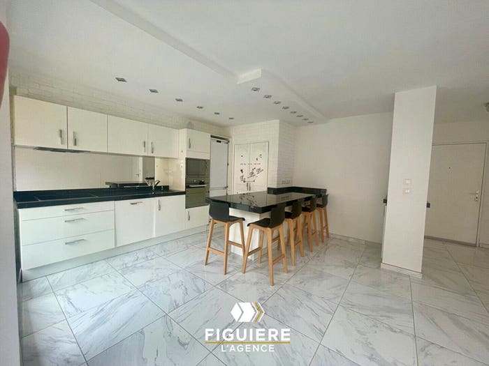 Centre Ville, Aix-en-Provence : Appartement 2 pièces à louer